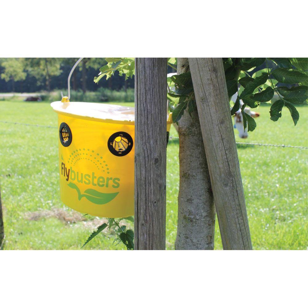 Fly bucket, filling included - Ukal