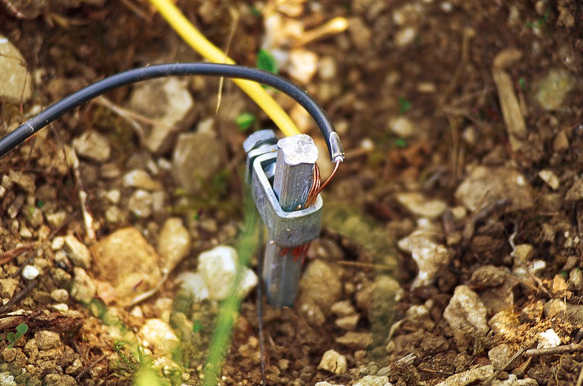 Piquet de terre 1 mètre pour clôture électrique - Ukal